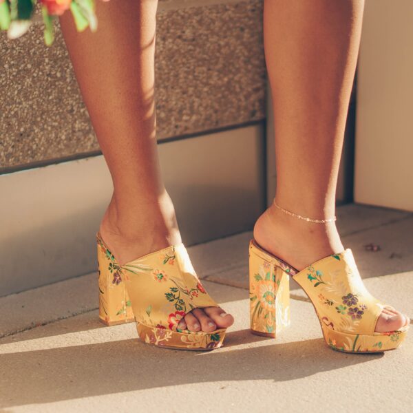 Modne kolory wiosna-lato 2025 – najważniejsze barwy, które wpiszą się w ...