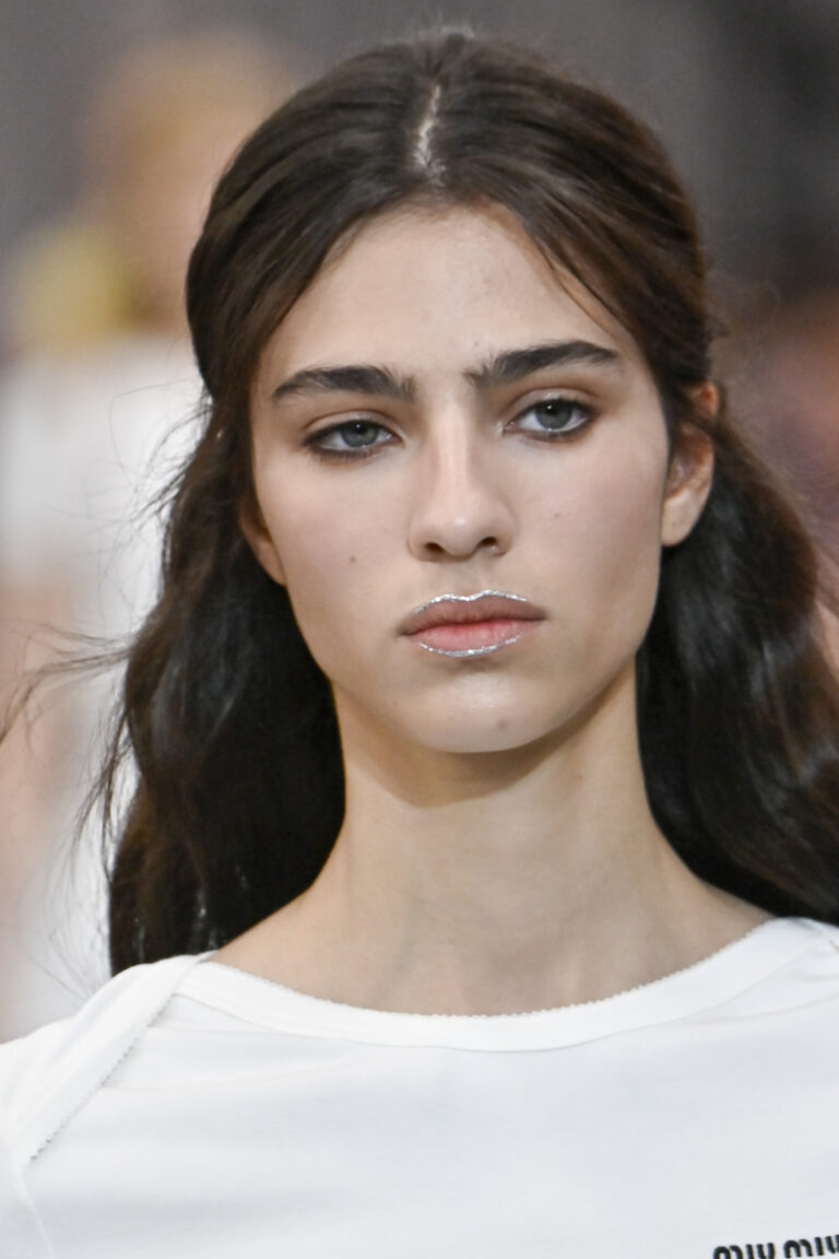 Modny makijaż 2025. Poznaj najważniejsze trendy z wybiegów! - Modivo runway