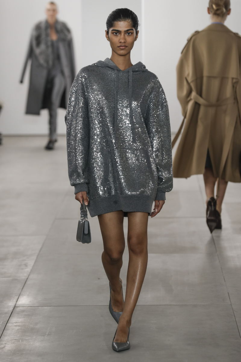 Trendy jesień-zima 2024/2025 w modzie damskiej - Modivo runway