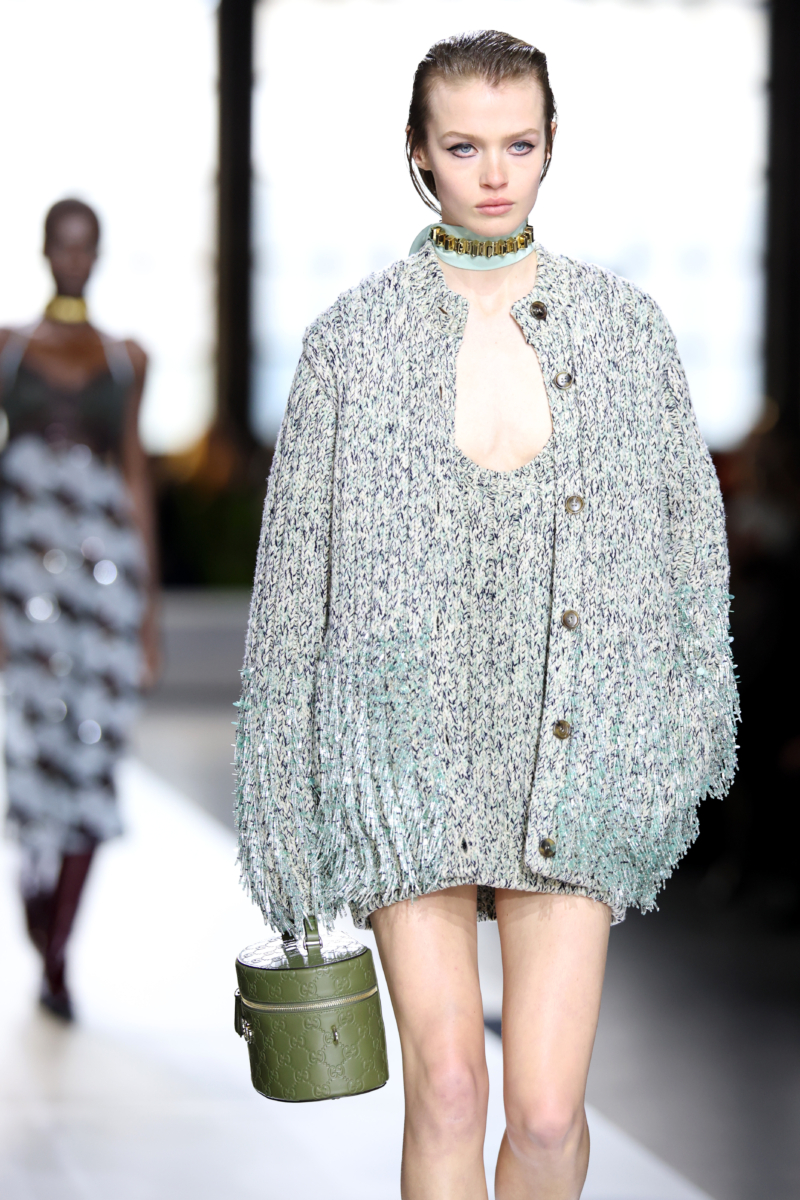 Modne swetry damskie na jesień i zimę 2024/2025