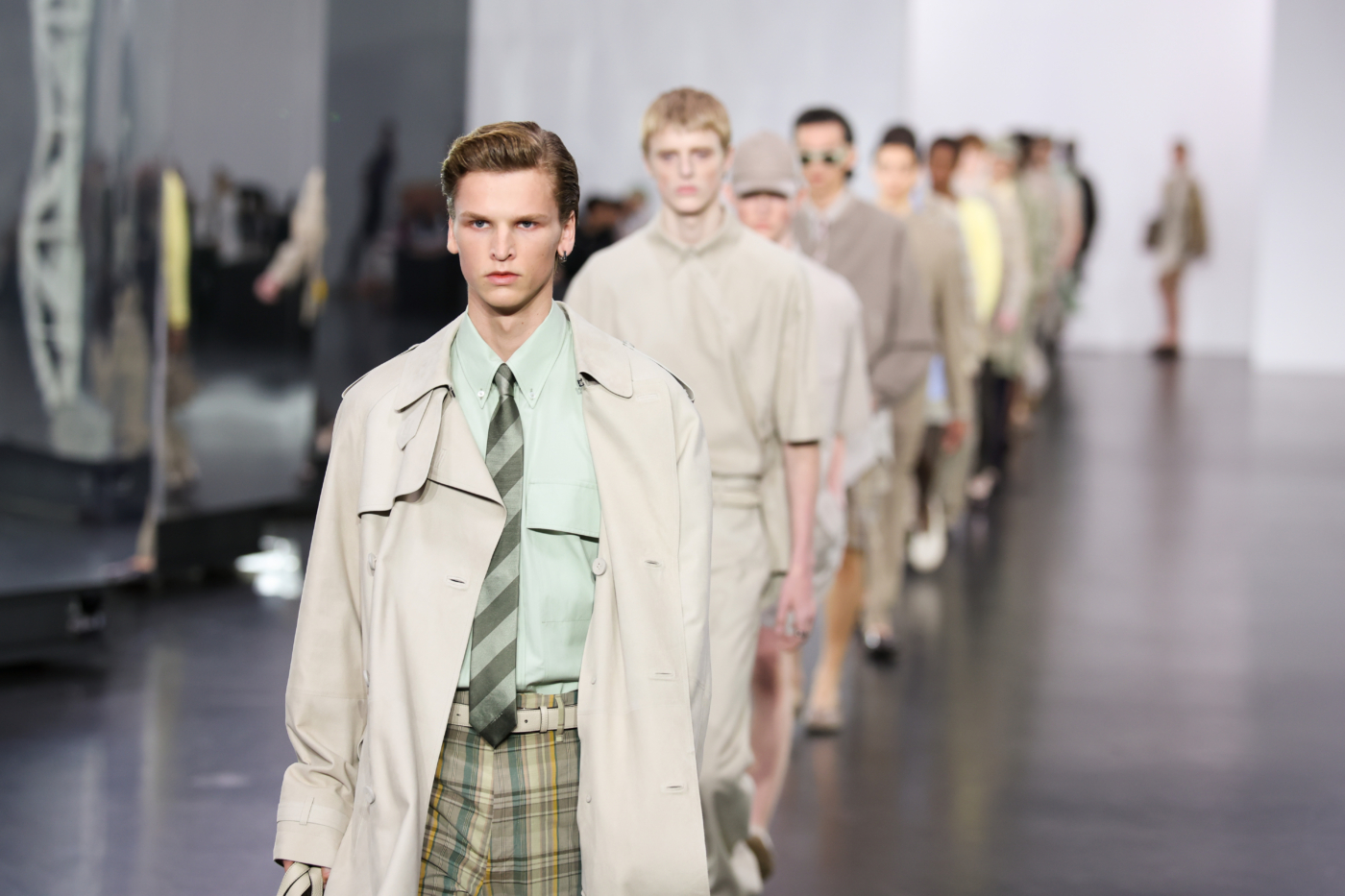 Moda męska wiosna-lato 2025 – trendy z wybiegów
