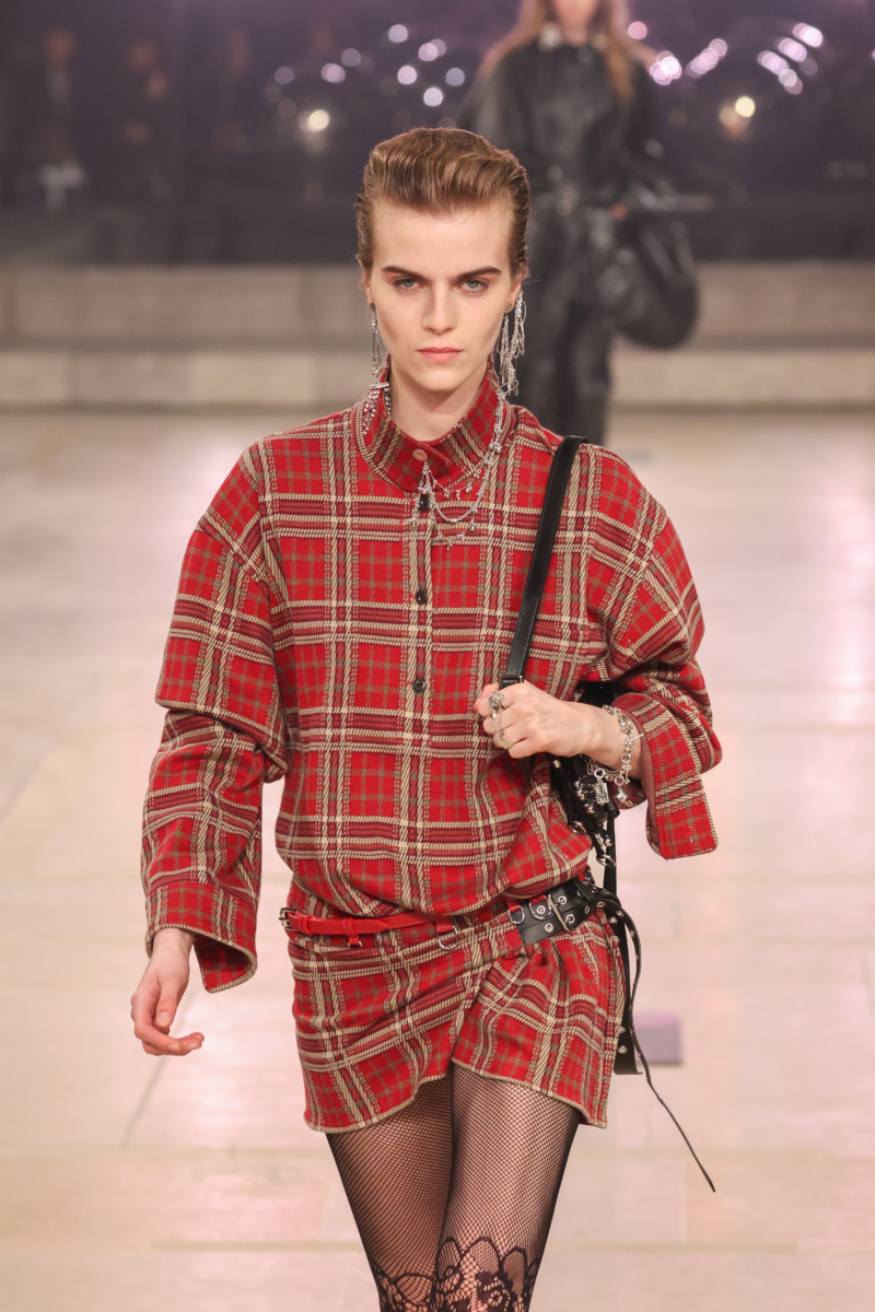 Modne wzory jesień-zima 2025/2026 – trendy z wybiegów